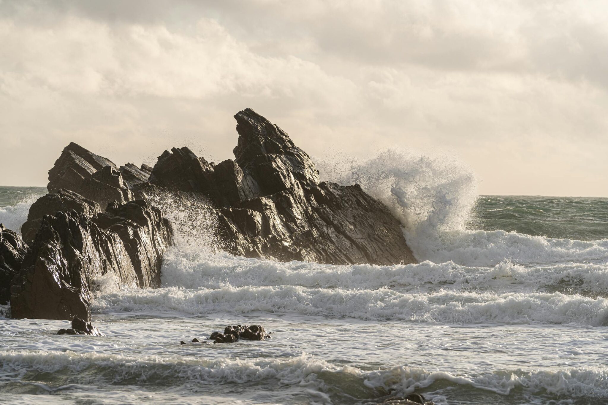 How to Read Waves for Surfing - A Beginner's Guide